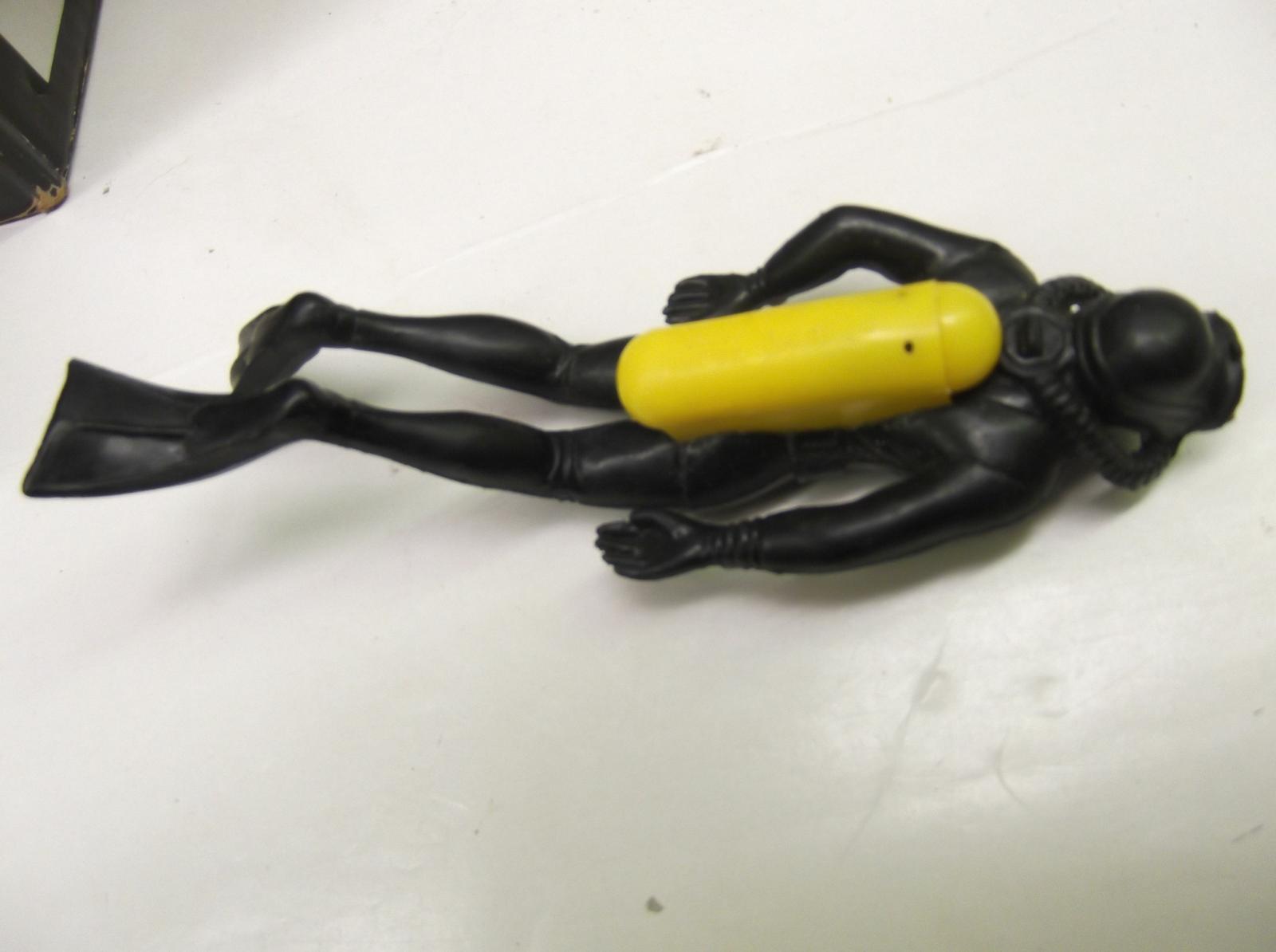 Vintage Black & Yellow Tank Flippy Frogman Scuba Diver, No R | JPEGbay.com